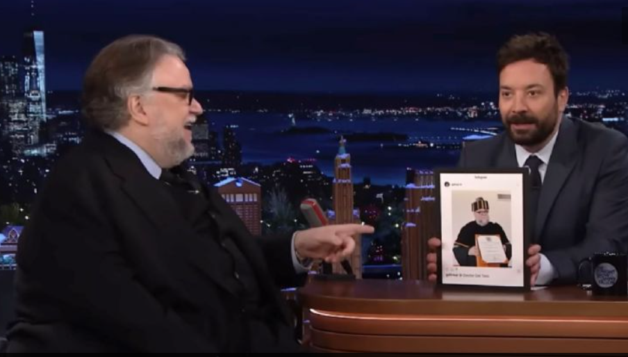 Guillermo del Toro presume a la UNAM en el programa de Jimmy Fallon ...