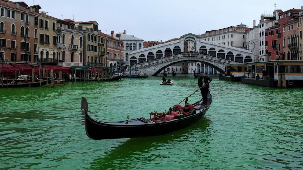 Greta Thunberg es vetada de Venecia tras teñir de verde el Gran Canal ...